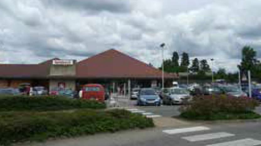 Distraction thief in Liphook Sainsbury's car park cost woman £1,000 | petersfieldpost.co.uk